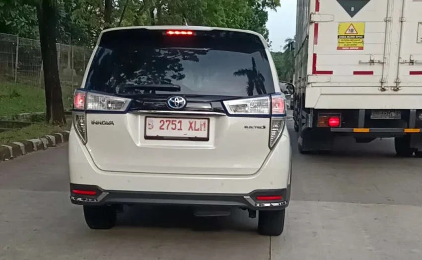Toyota Innova EV Spotted Testing on Indonesian Roads - vnauto.net