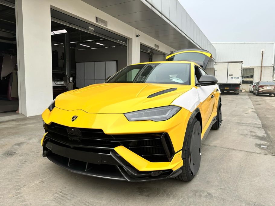 Singer Doan Di Bang spends over 10 billion VND to buy Lamborghini Urus ...