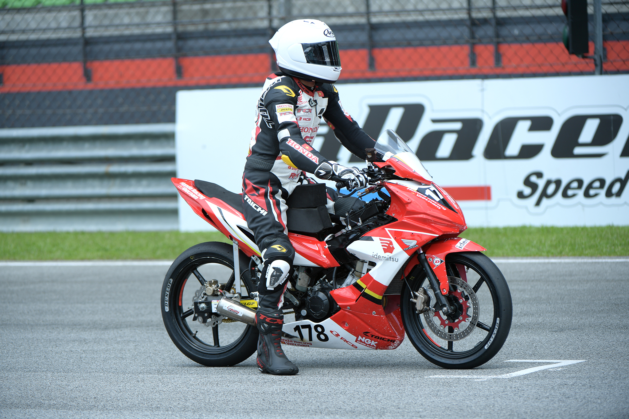 ARRC 2023 Stage 2 Race 1: Nguyen Anh Tuan Shocks with Top 10 Finish ...