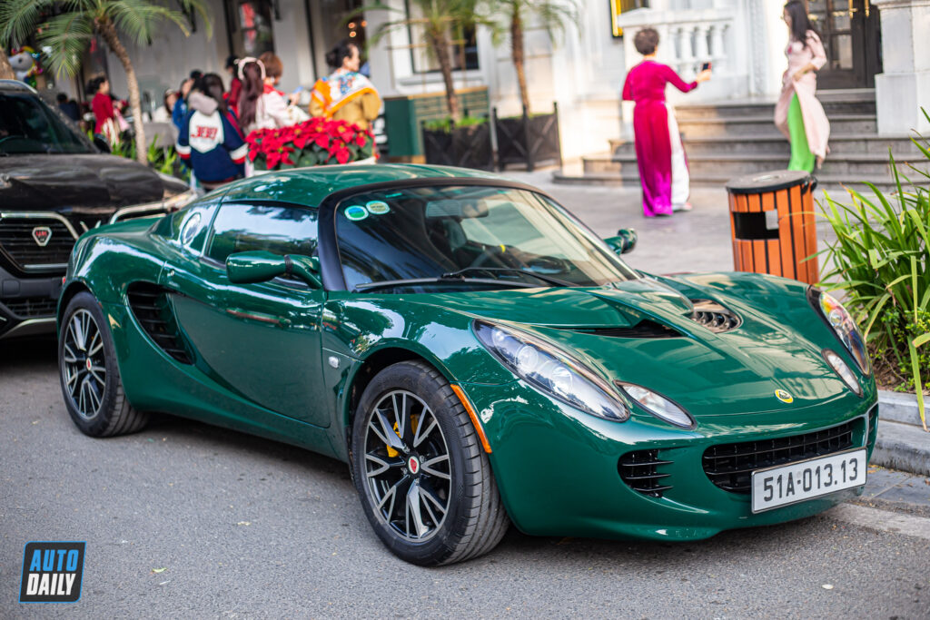 Vietnam’s only Lotus Elise S2 sports car changes hands, new owner adds ...