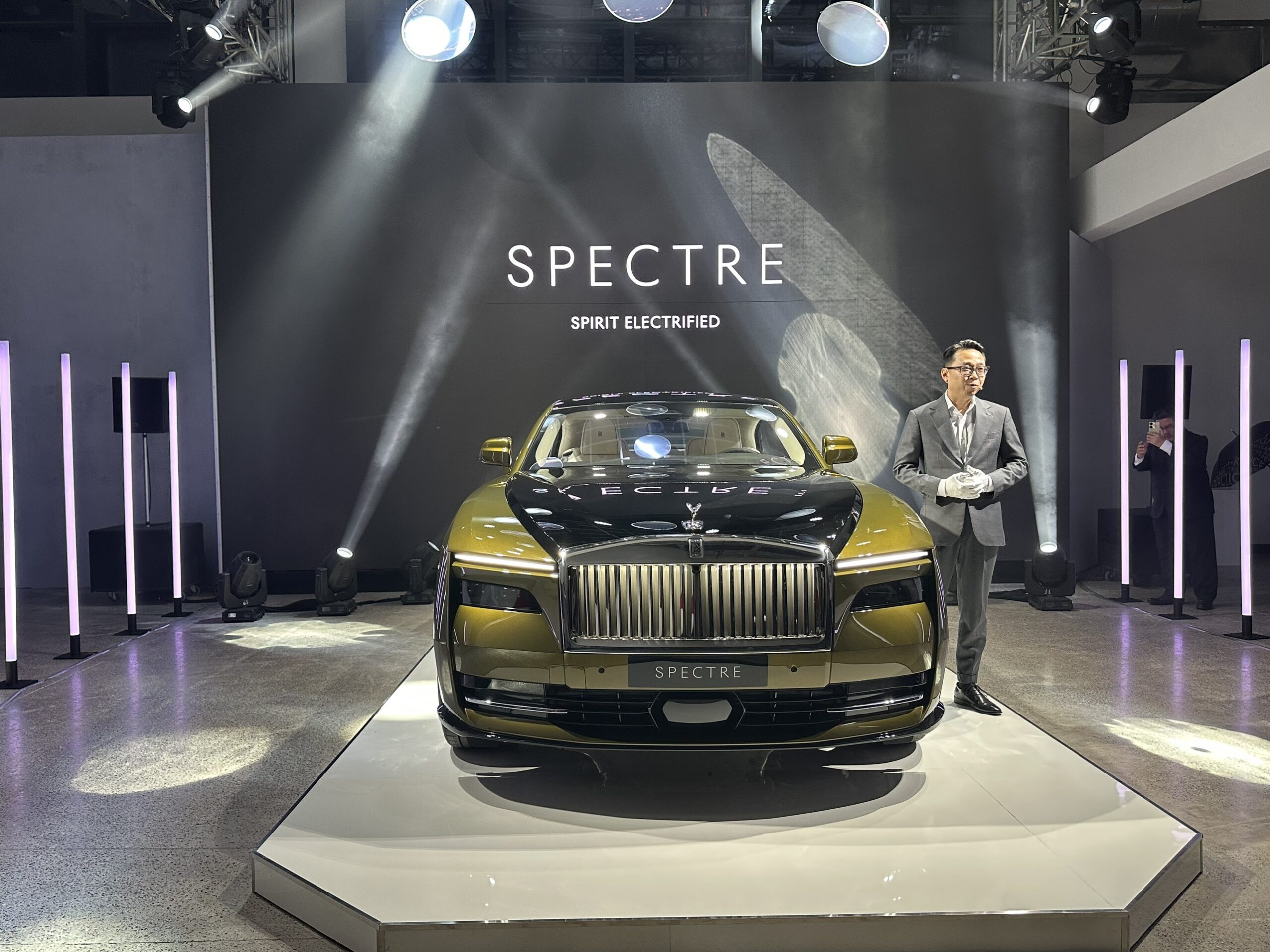 Rolls-Royce Spectre: Vietnam Welcomes the Ultimate Luxury Electric Car ...