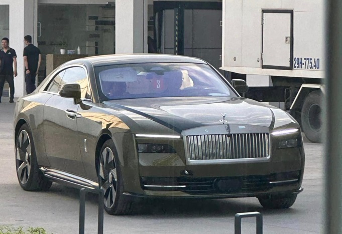First-ever Rolls-Royce Spectre arrives in Vietnam: Launch expected next ...