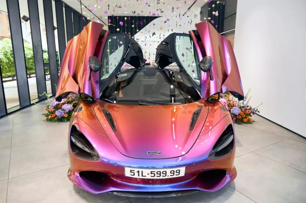 A Quick Review of Vietnam’s One-of-a-Kind McLaren 750S: The First Super ...
