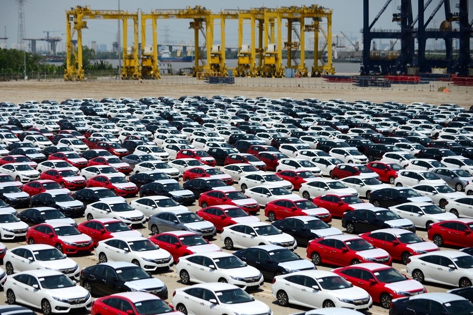 A Flood of Imported Cars Hits the Vietnamese Market - vnauto.net