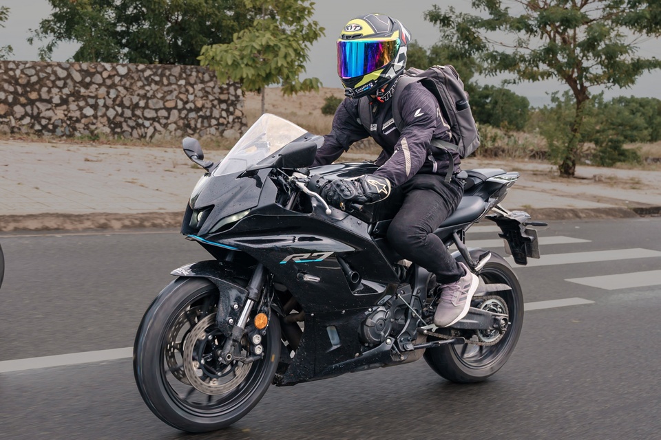 Reviewing the Yamaha YZF-R7: An Exciting Ride, But At What Comfort Cost ...