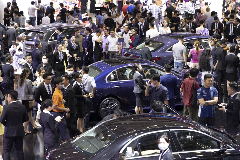 The Vietnamese Auto Market Receives a Boost with Pre-Registration Fee ...