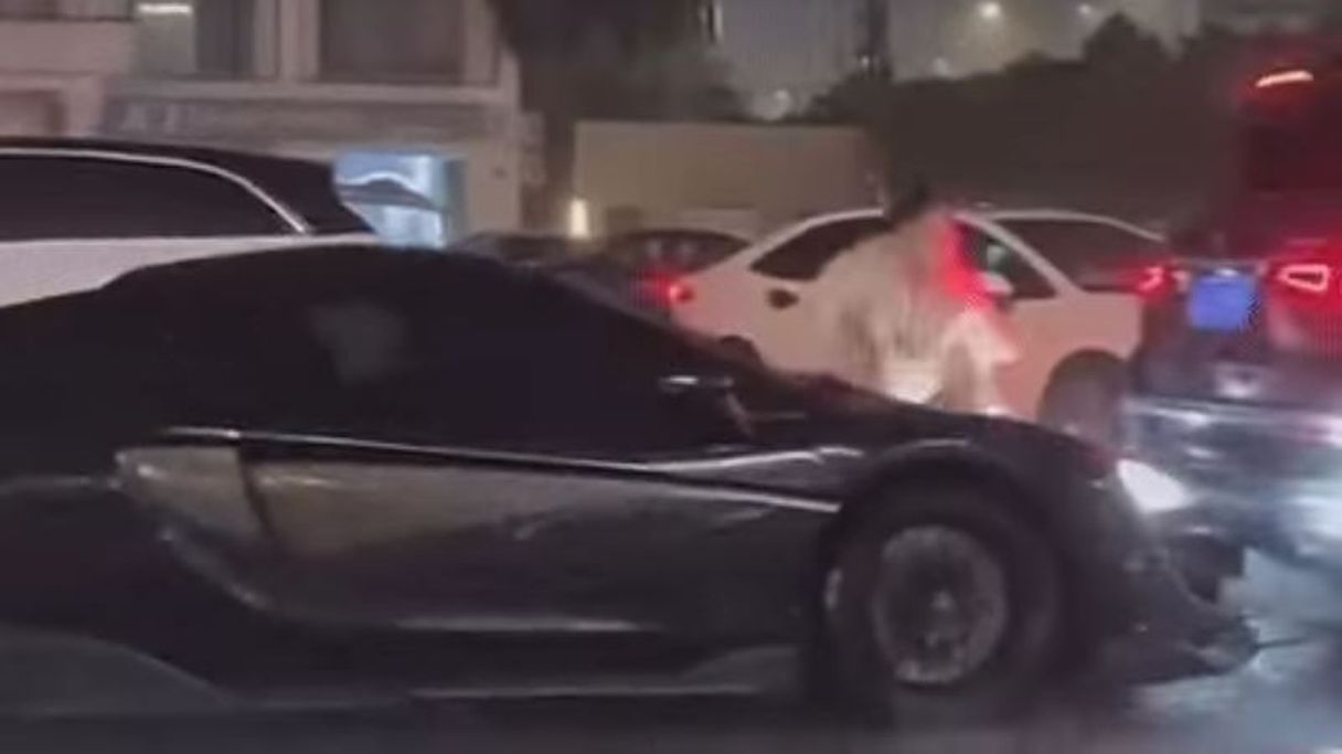 The Ultimate Supercar Showdown: McLaren vs. Mercedes-Maybach GLS - An ...