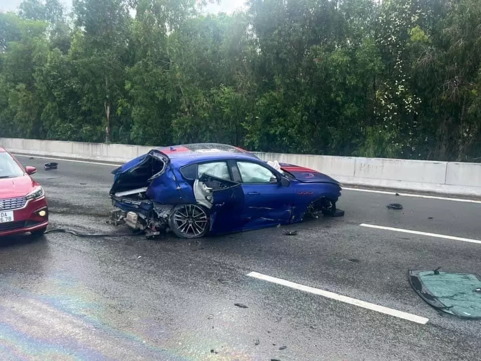 The Ultimate Luxury Car Crash: When a 15-Billion-Dong Ride Meets its ...